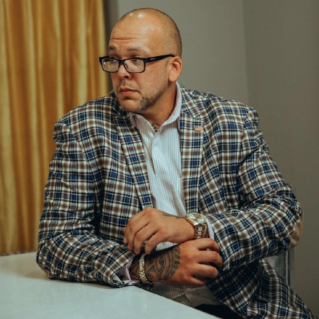 1530: Scale to Billions: Pivot, Build AI, and Grow Your Business with ...